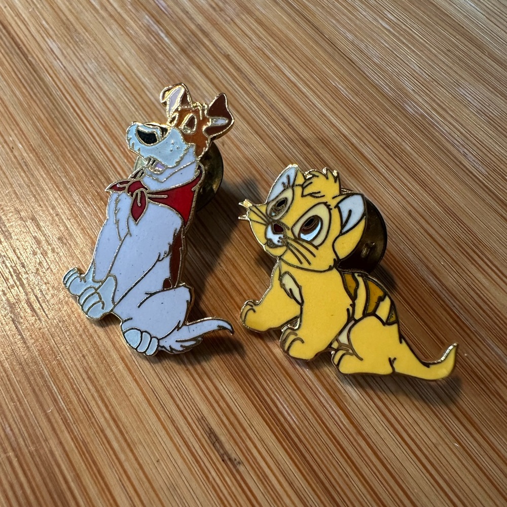 Pair-Vintage Disney Oliver And Company Lapel Pins - Gem